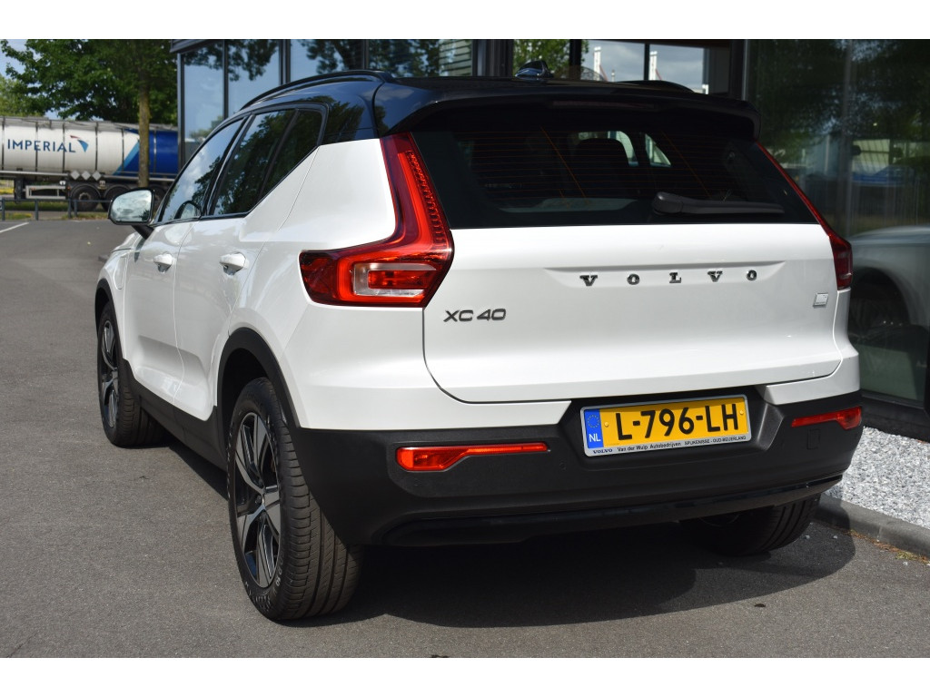 Volvo XC40 T4 211pk R-Design | Climate | Driver Assist | 19" • Van der Wulp