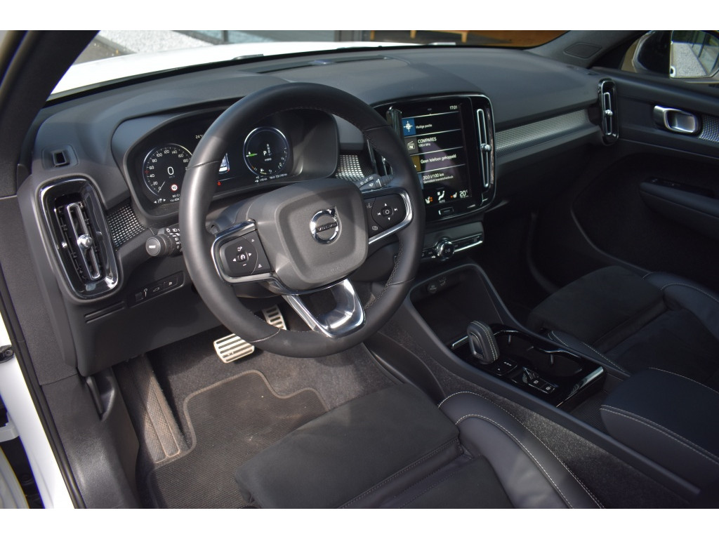 Volvo XC40 T4 211pk R-Design | Climate | Driver Assist | 19" • Van der Wulp