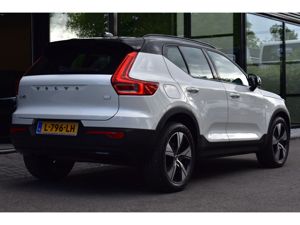 Volvo XC40 T4 211pk R-Design | Climate | Driver Assist | 19" • Van der Wulp
