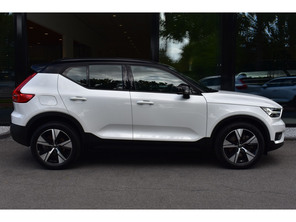 Volvo XC40 T4 211pk R-Design | Climate | Driver Assist | 19" • Van der Wulp